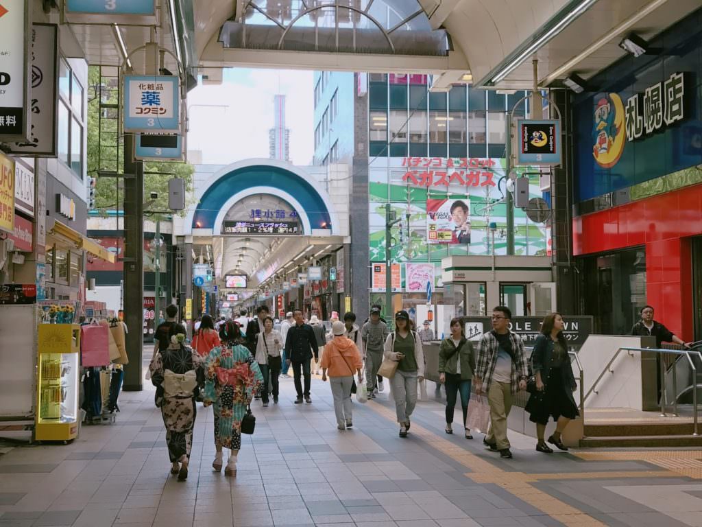 Tanukikoji : ช็อปเพลินเดินสบายที่ถนนคนเดินทานุกิโคจิในฮอกไกโด | Kiji.life